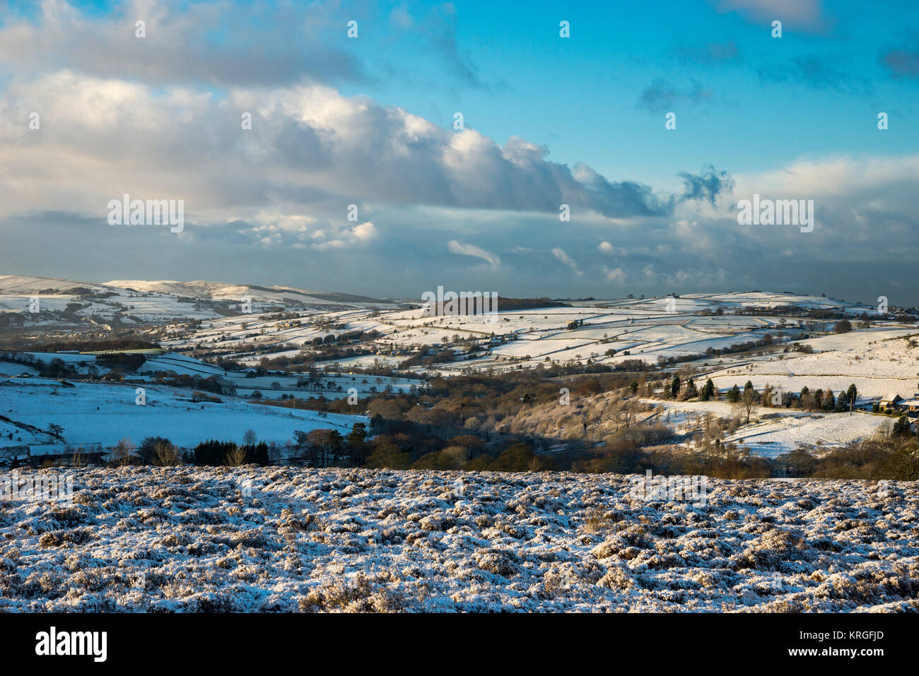 Beautiful snowy morning near Rowarth, Derbyshire in the English ...