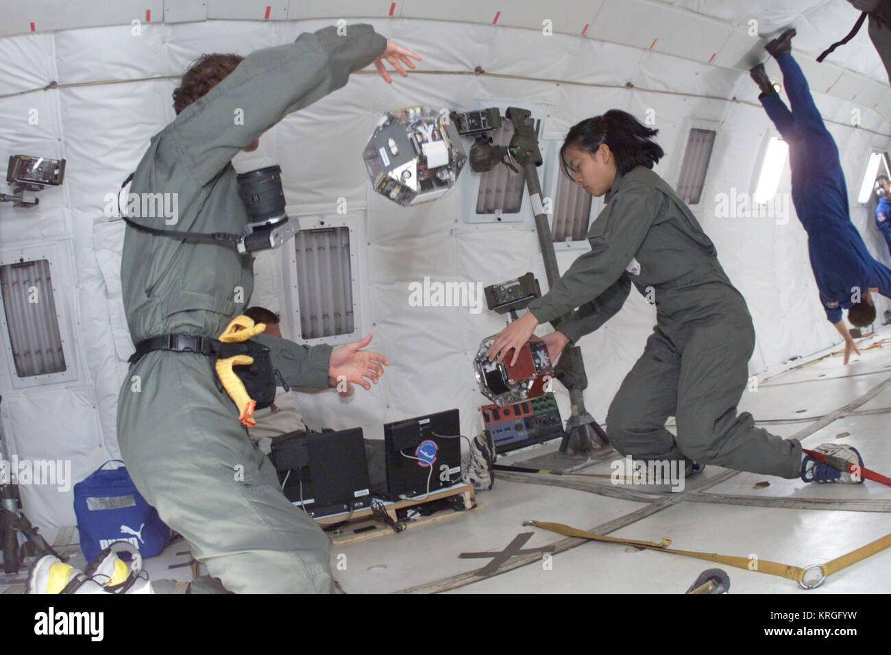 Students test SPHERES on NASA KC-135 reduced gravity aircraft (JSC2000 ...