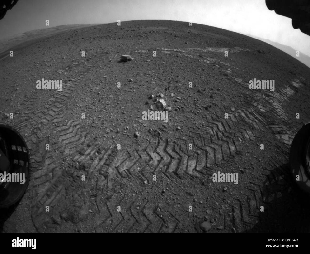 Curiosity Rover's tracks on Mars-Sol 16 Stock Photo - Alamy