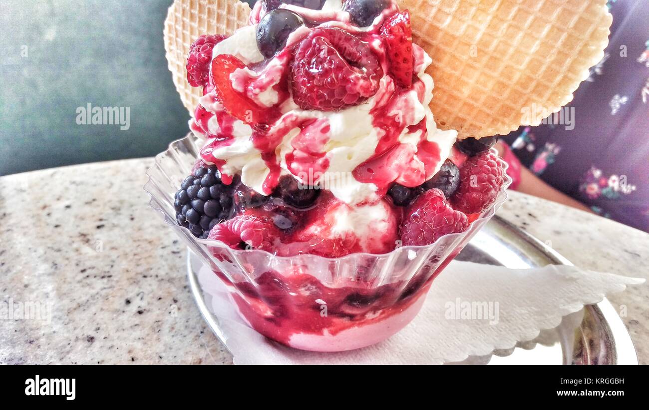 Berry ice cream hi-res stock photography and images - Alamy