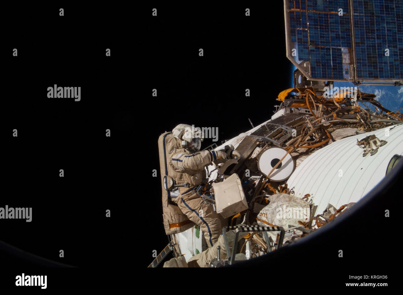 ISS-38 EVA-4 (d) Sergey Ryazansky Stock Photo - Alamy