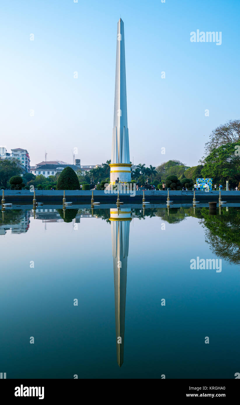 Burmese independence obelisk monument yangon hi-res stock photography ...