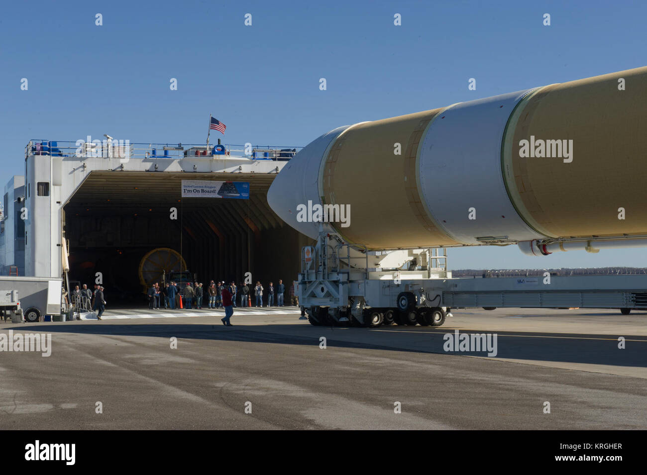 Delta IV booster for Orion EFT-1 mission to be loaded on Delta Mariner ...
