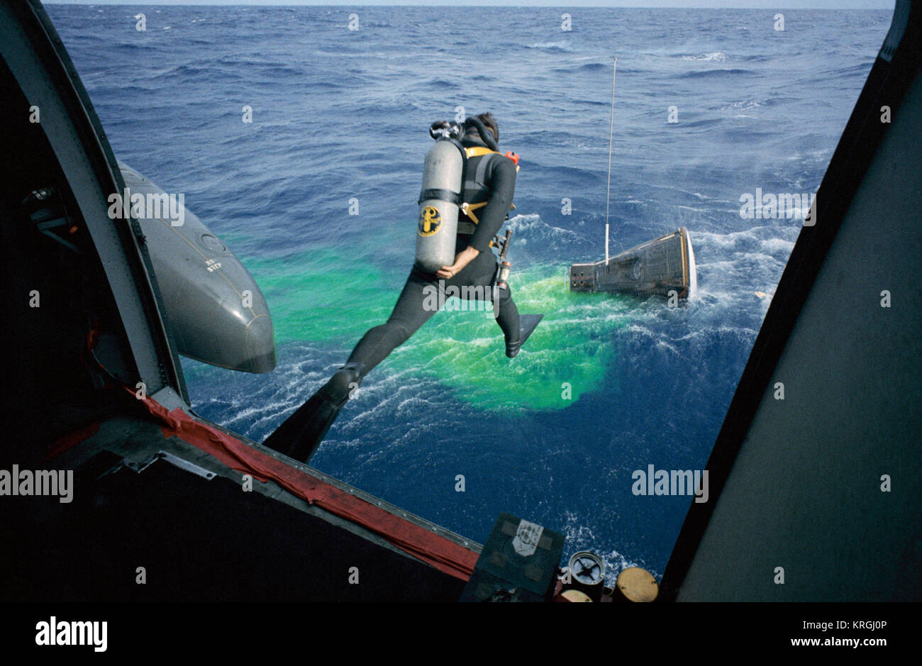 Navy frogman hi-res stock photography and images - Alamy