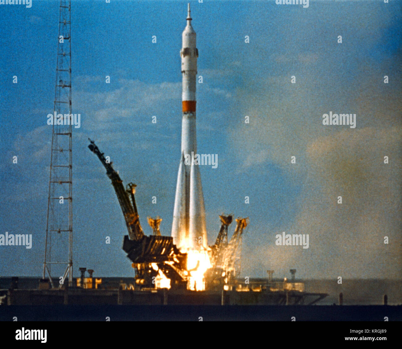 Apollo rocket docking hi-res stock photography and images - Alamy