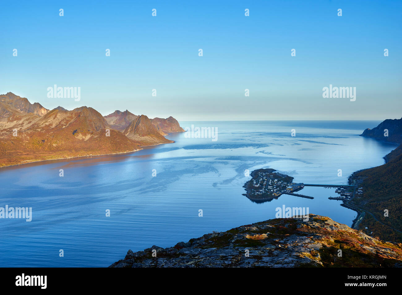 Island fishing village of Husoy in Oyfjorden, Senja, Lenvik, Troms ...