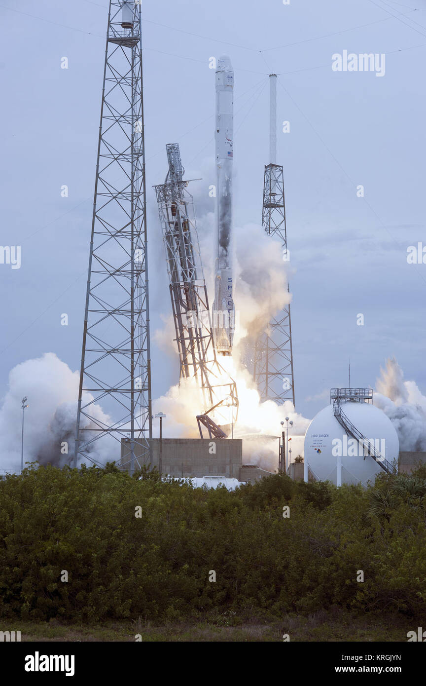 Launch of SpaceX CRS-3 Stock Photo - Alamy
