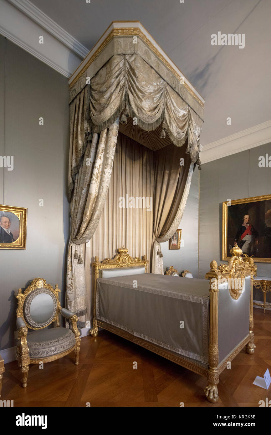 State bed hi-res stock photography and images - Alamy