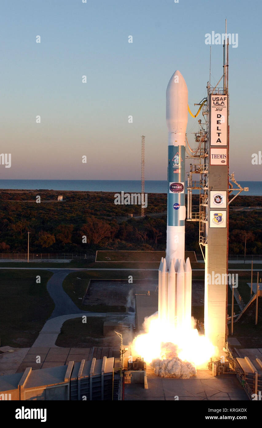 Delta II 7925-10C ignition with THEMIS Stock Photo - Alamy
