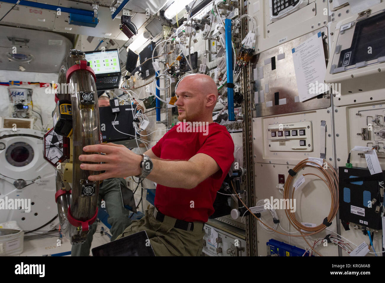 ISS-40 Alexander Gerst in the Kibo lab with SPHERES-RINGS Stock Photo ...