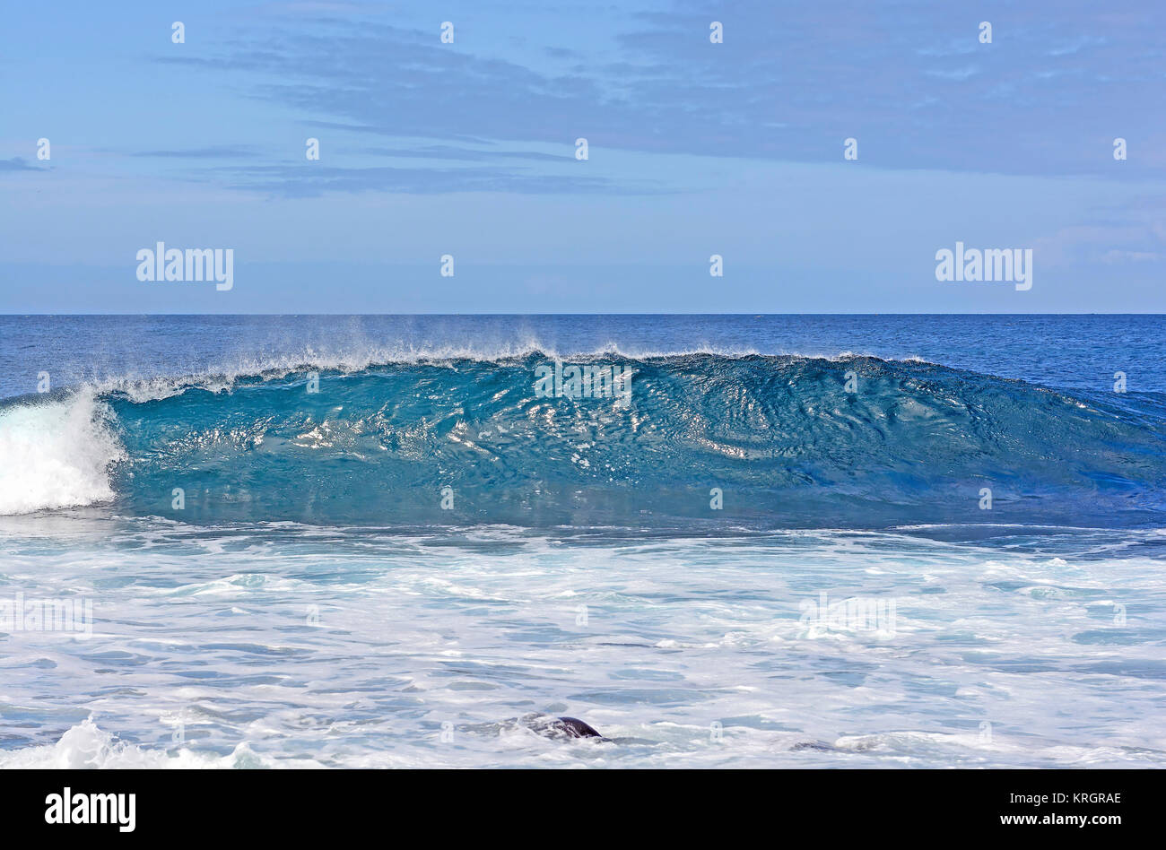 Pacific oceancresting wave hi-res stock photography and images - Alamy