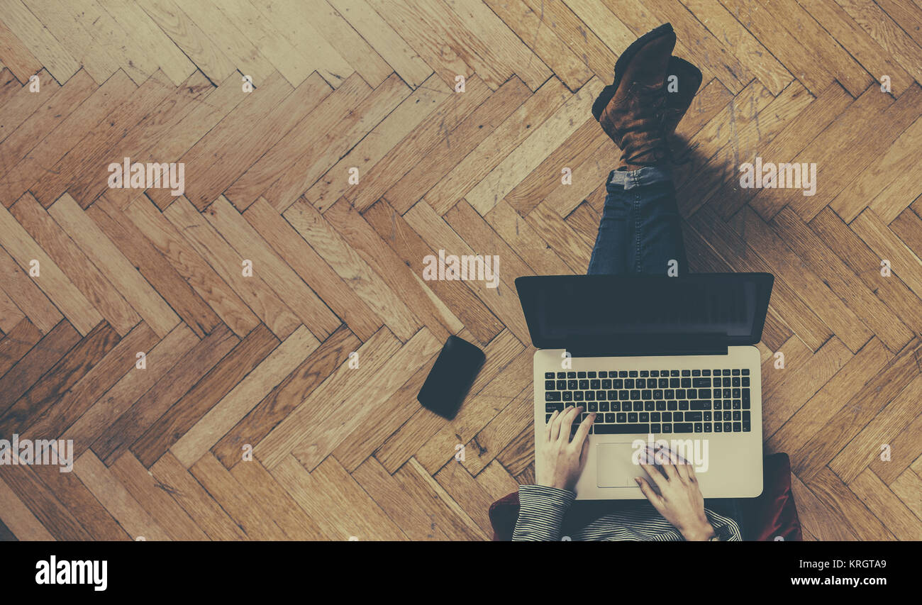 Home work place with cozy atmosphere and retro look Stock Photo - Alamy