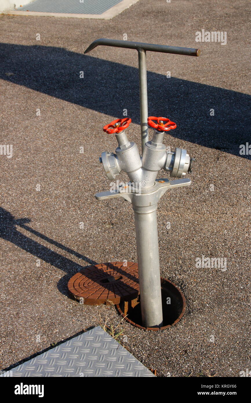 Underground hydrant hi-res stock photography and images - Alamy