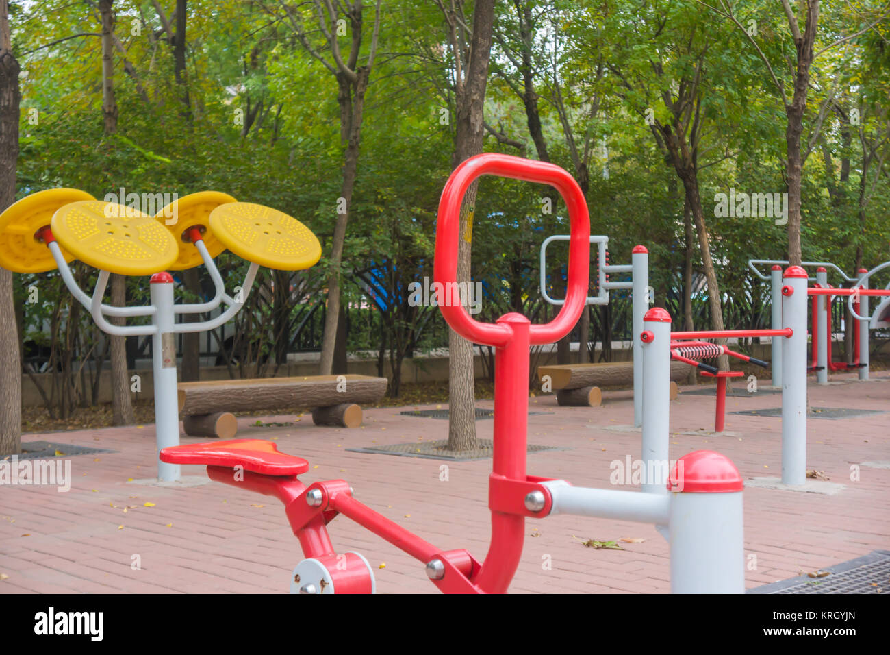 Fitness equipment in the park Stock Photo - Alamy