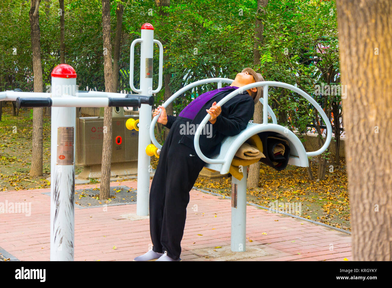 An old man who exercises Stock Photo - Alamy