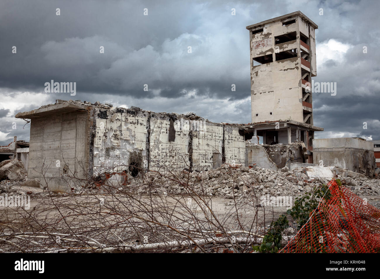 Ruined Building after demolition or earthquake Stock Photo - Alamy