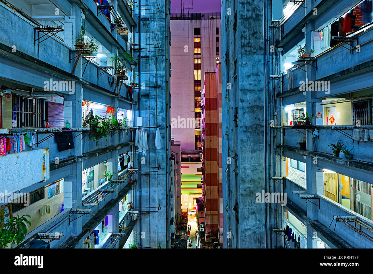 China slum poverty city skyscraper hi-res stock photography and images ...