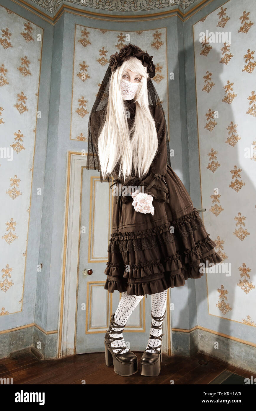 Victorian doll mourning hi-res stock photography and images - Alamy