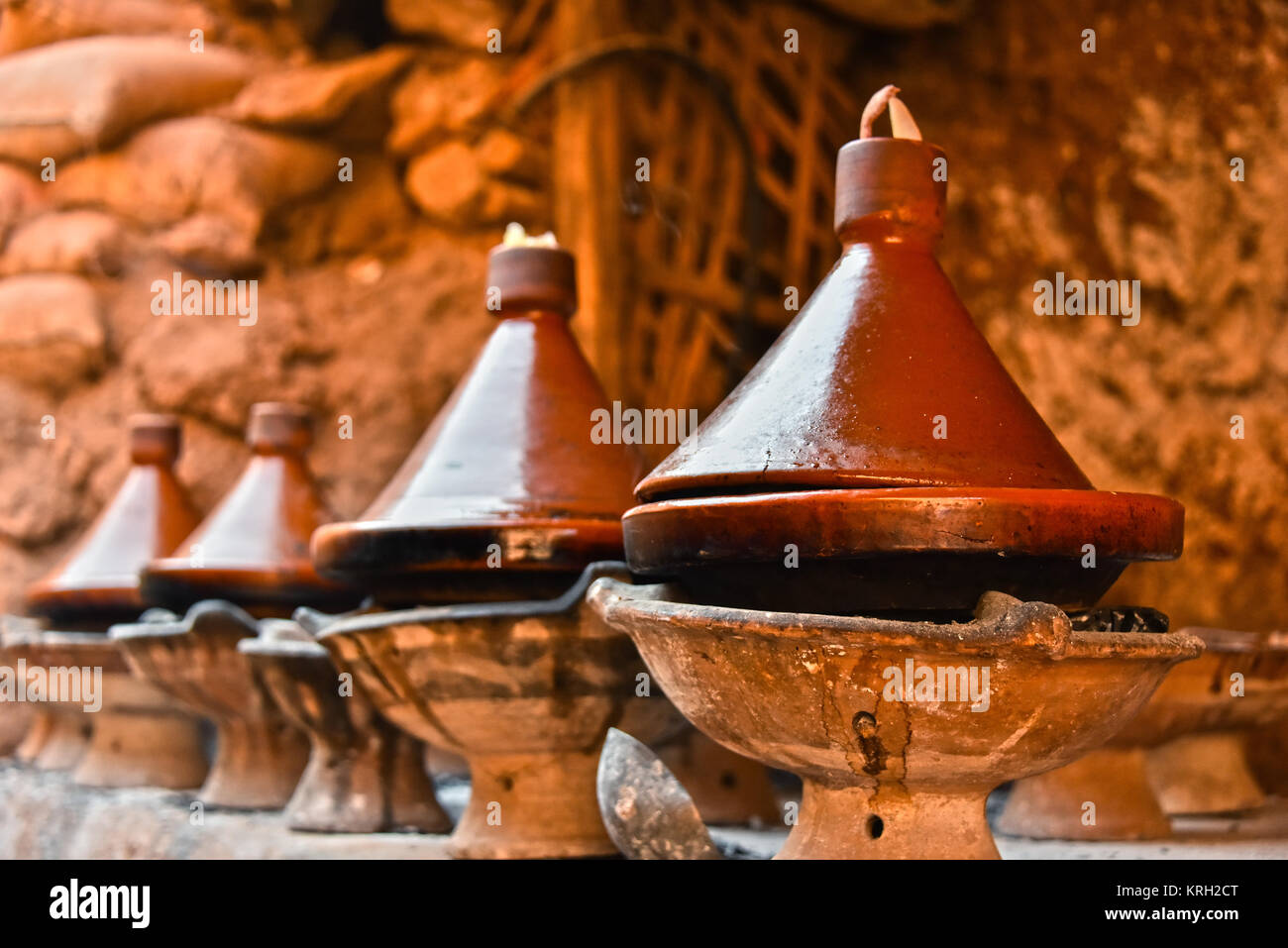 Cooking traditional Moroccan tajine Stock Photo - Alamy