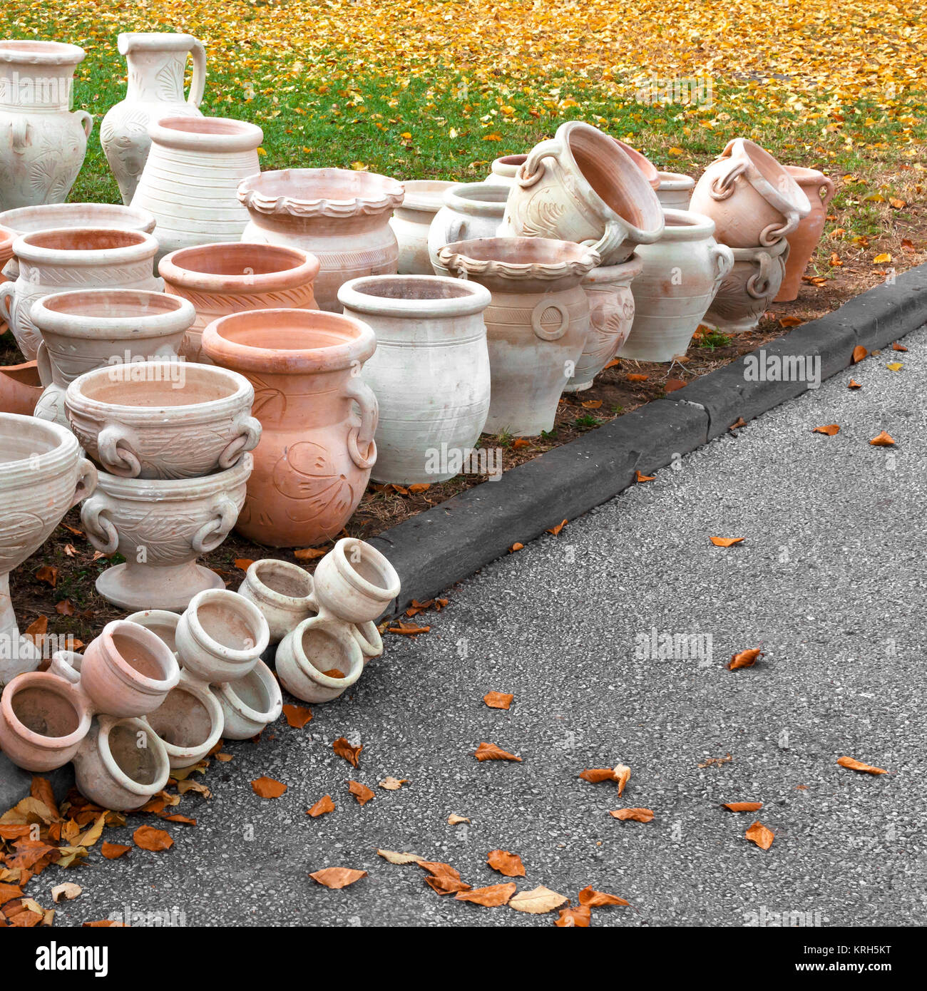 Clay pot pile Stock Photo - Alamy