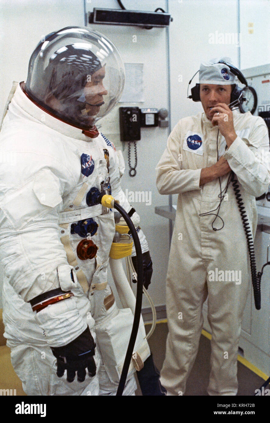 Apollo space suits hi-res stock photography and images - Alamy