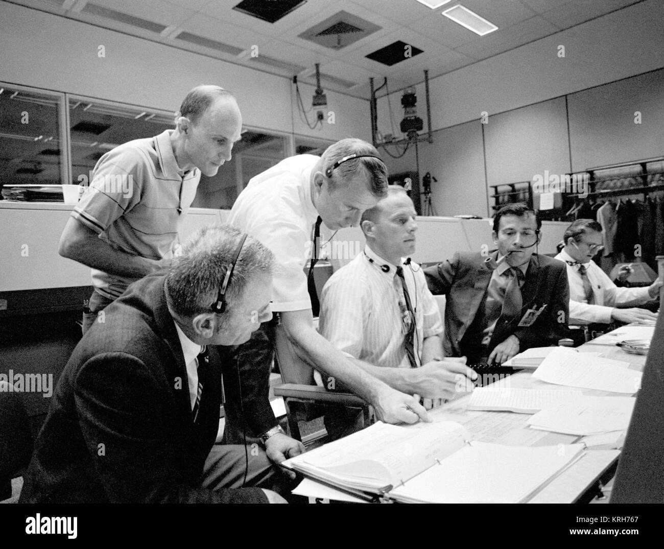 Nasa Control Room Apollo 13 2X SIGNED Apollo 13 Mission Control Fred