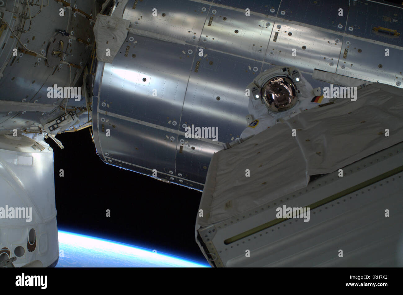 ISS-41 EVA-1 (i) Alexander Gerst Stock Photo - Alamy