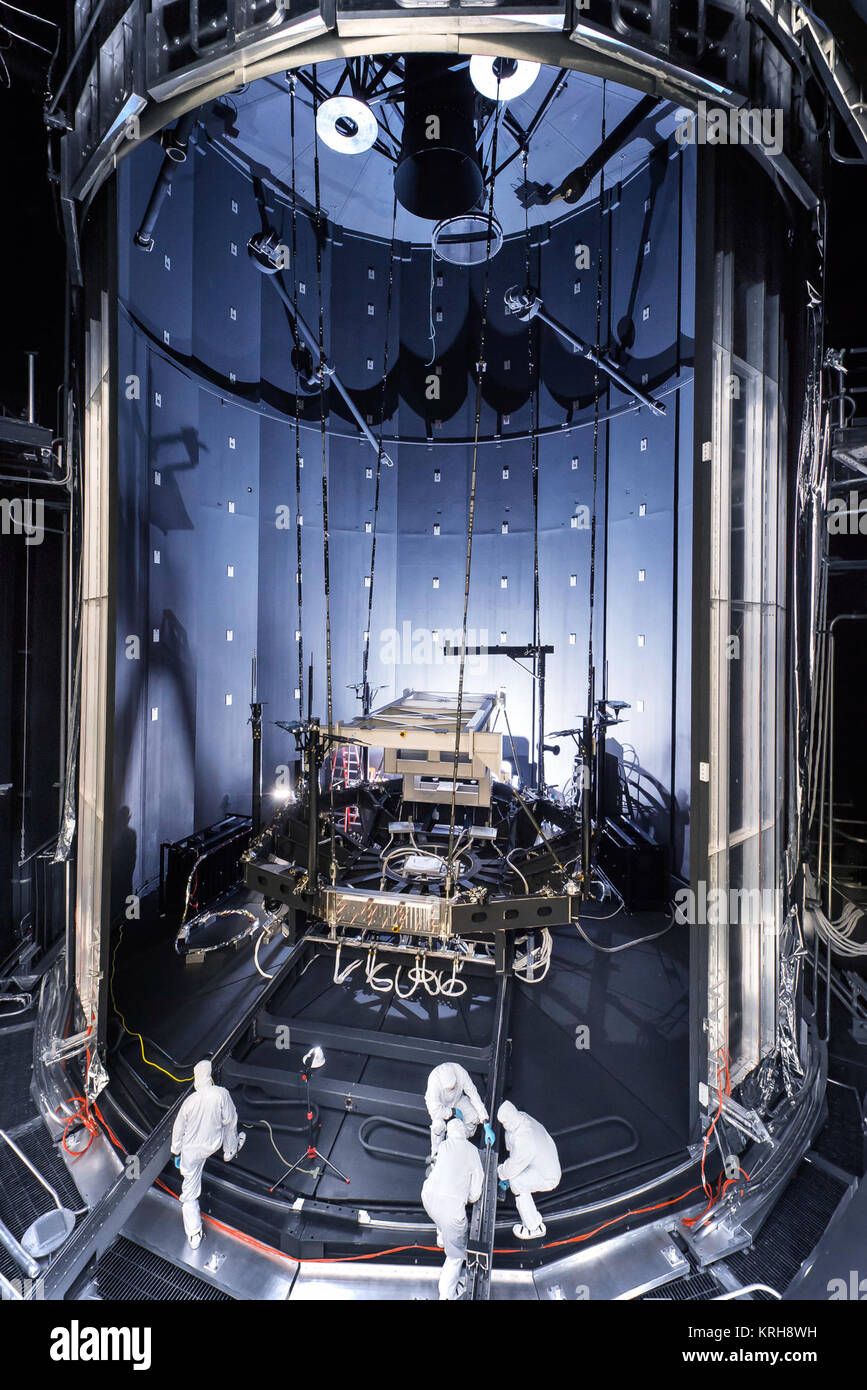 Space simulation chamber hi-res stock photography and images - Alamy