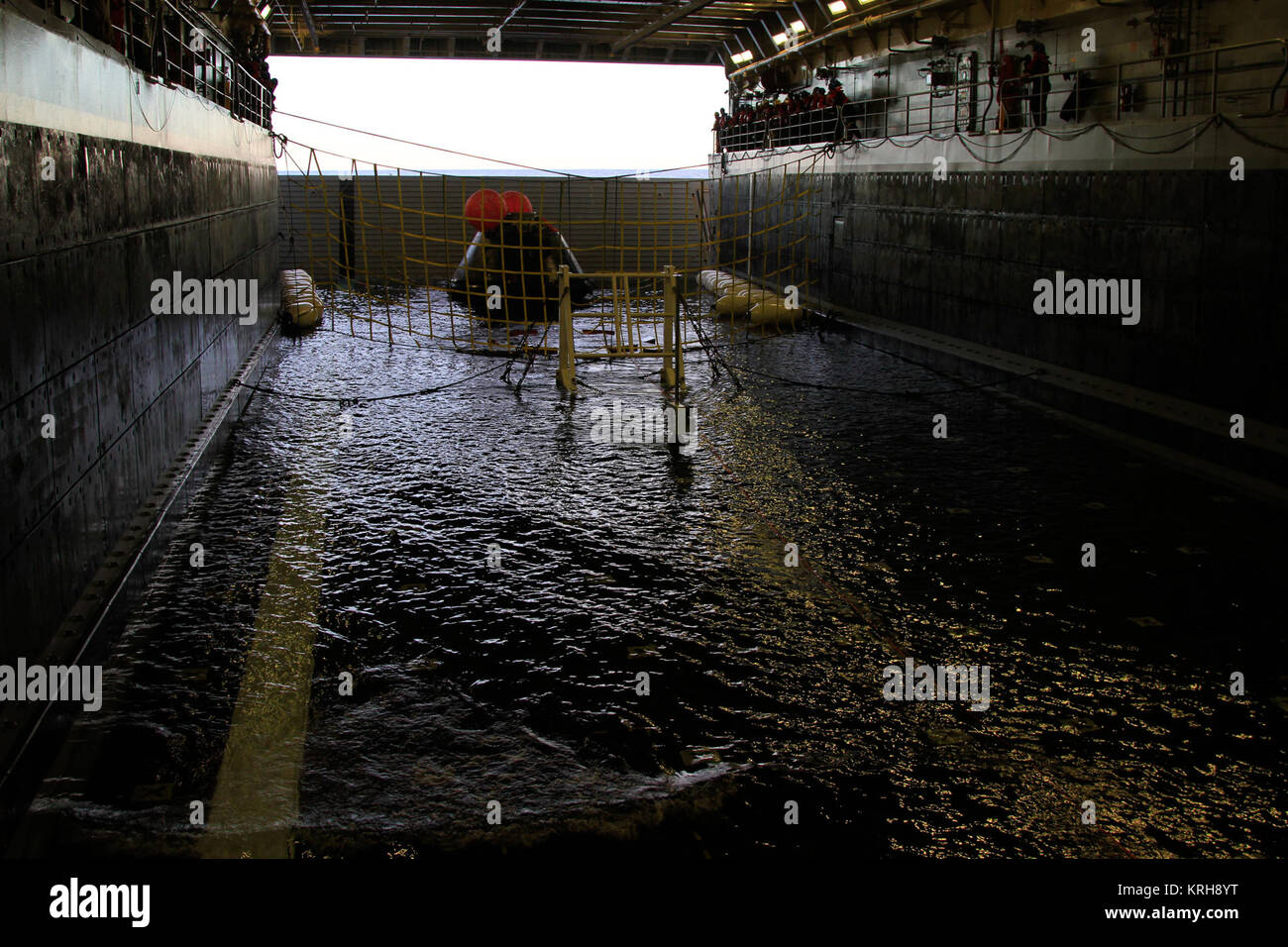 Uss anchorage hi-res stock photography and images - Alamy