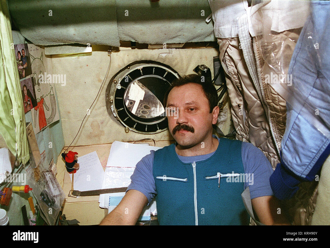 Crew quarters hi-res stock photography and images - Alamy