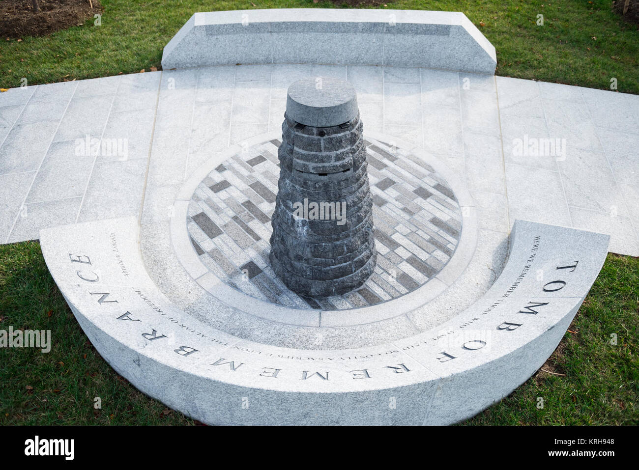 The Tomb of Remembrance in Section 72 of Arlington National Cemetery ...