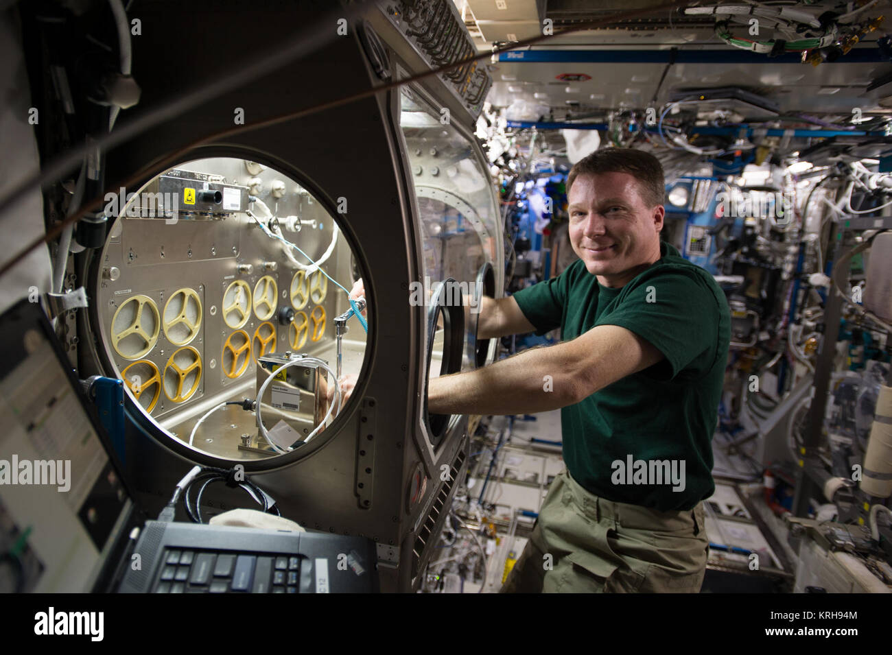 ISS-42 Terry Virts on the Microgravity Science Glovebox in the Destiny ...