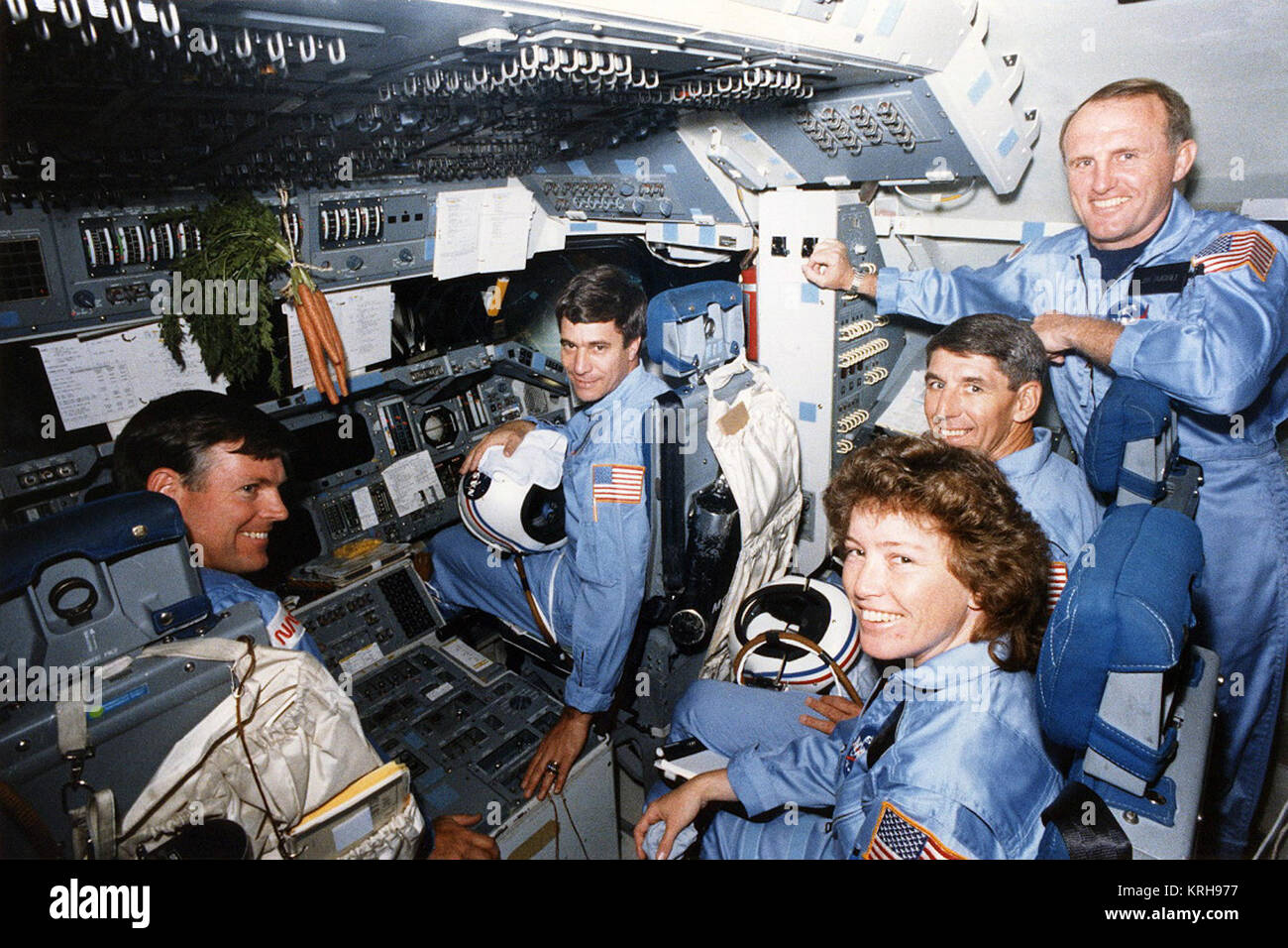 STS-61-H-MT crew in the cockpit of the Space Shuttle Stock Photo - Alamy