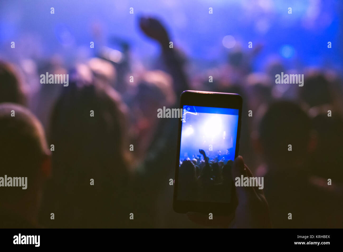 Audience videotaping hi-res stock photography and images - Alamy