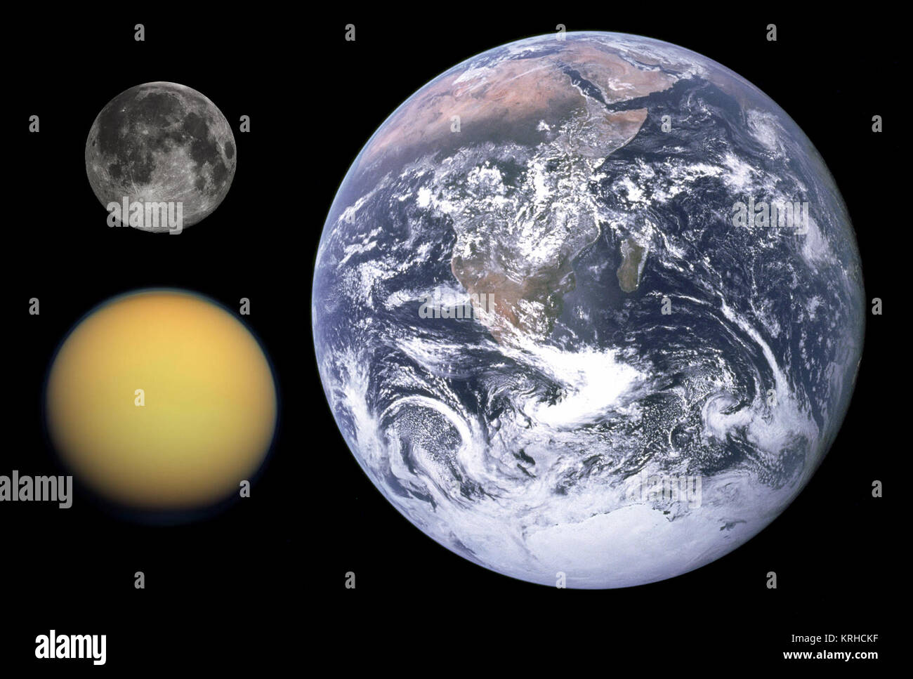 Earth and moon size comparison hi-res stock photography and images - Alamy
