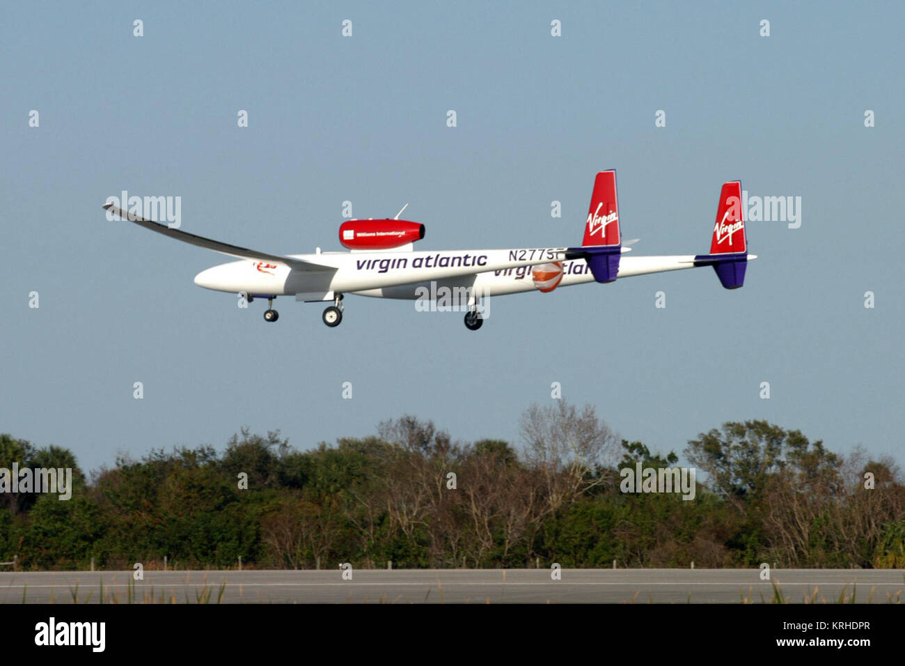 Globalflyer landing cropped Stock Photo - Alamy