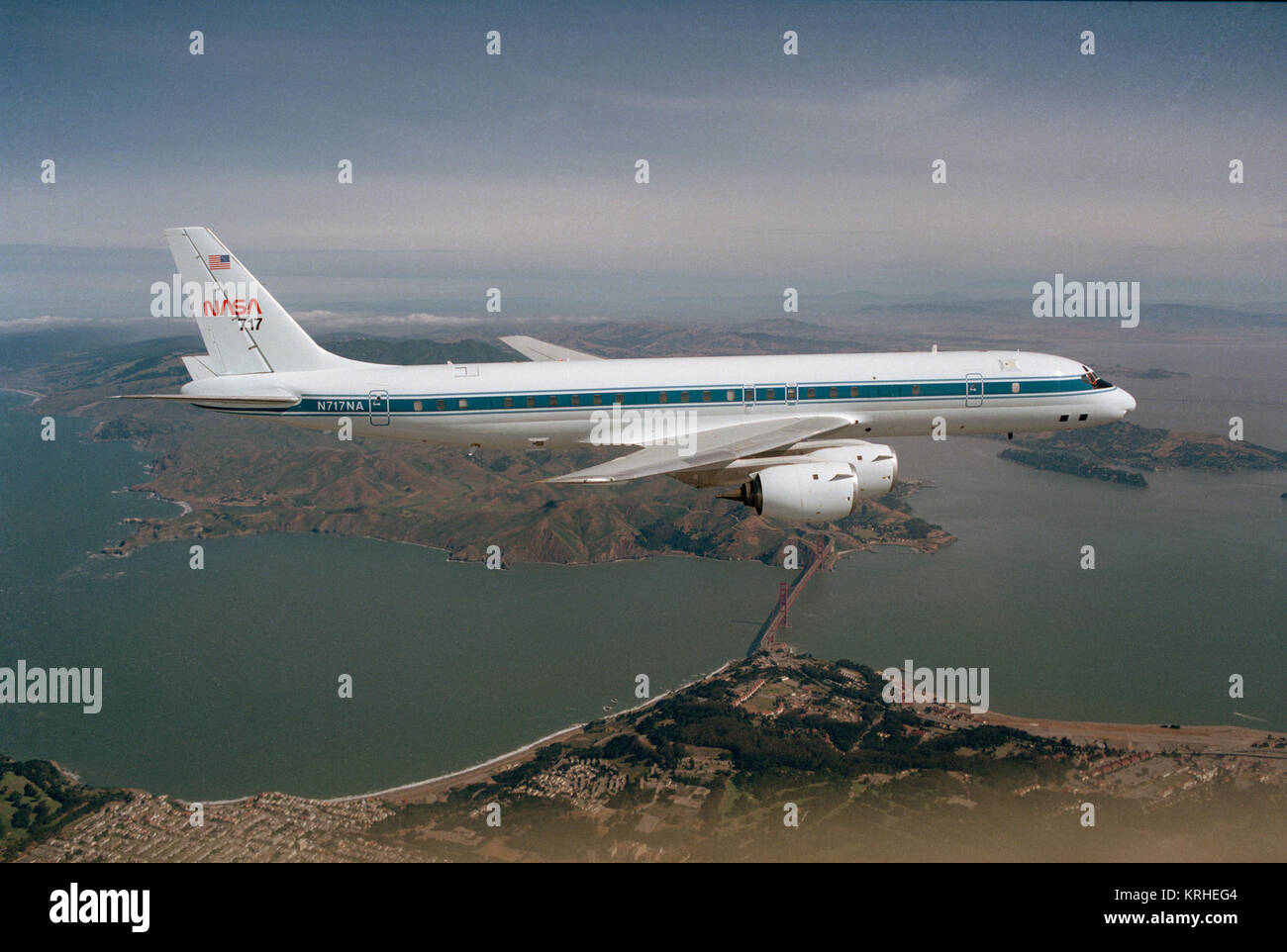 NASA Douglas DC-8 over San Francisco Stock Photo - Alamy