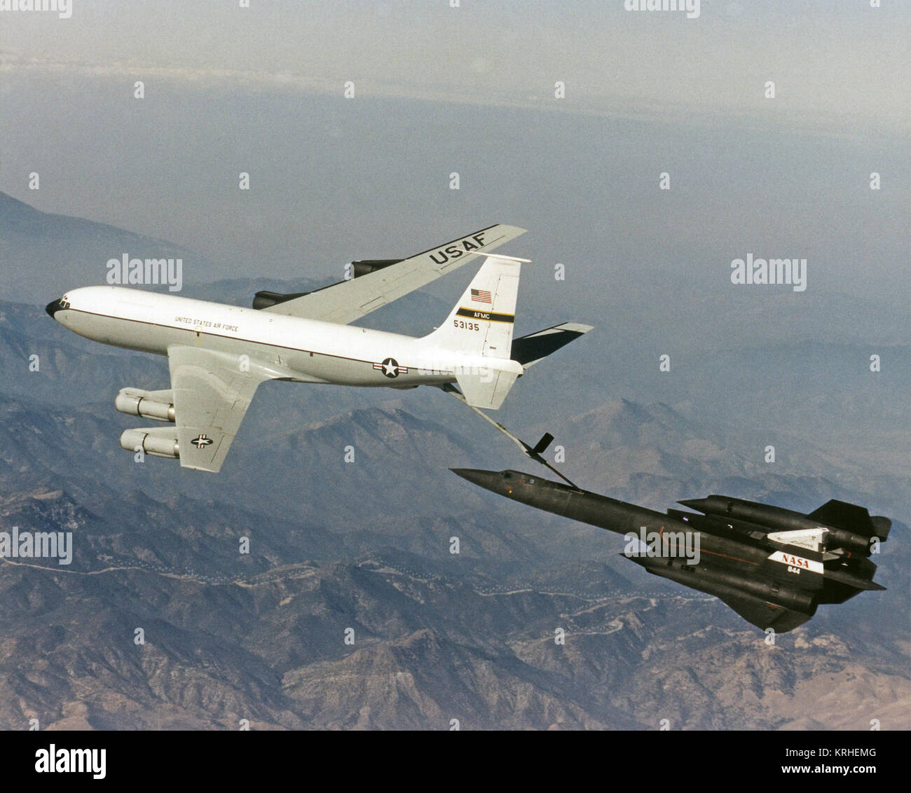 Linear Aerospike SR-71 Experiment (LASRE) refueling during first flight ...