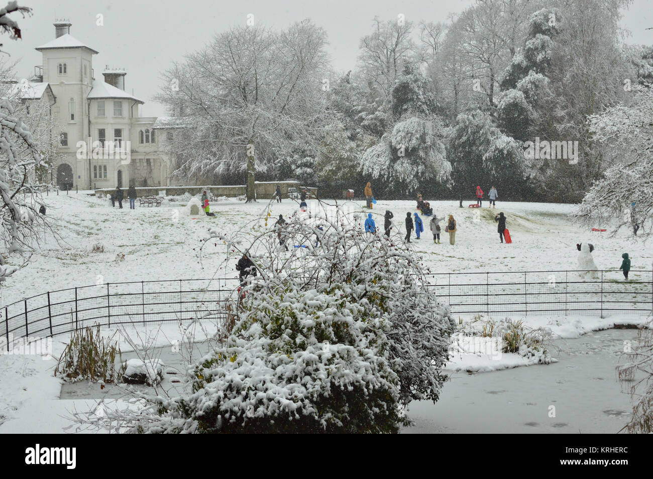 England snow fun hi-res stock photography and images - Alamy