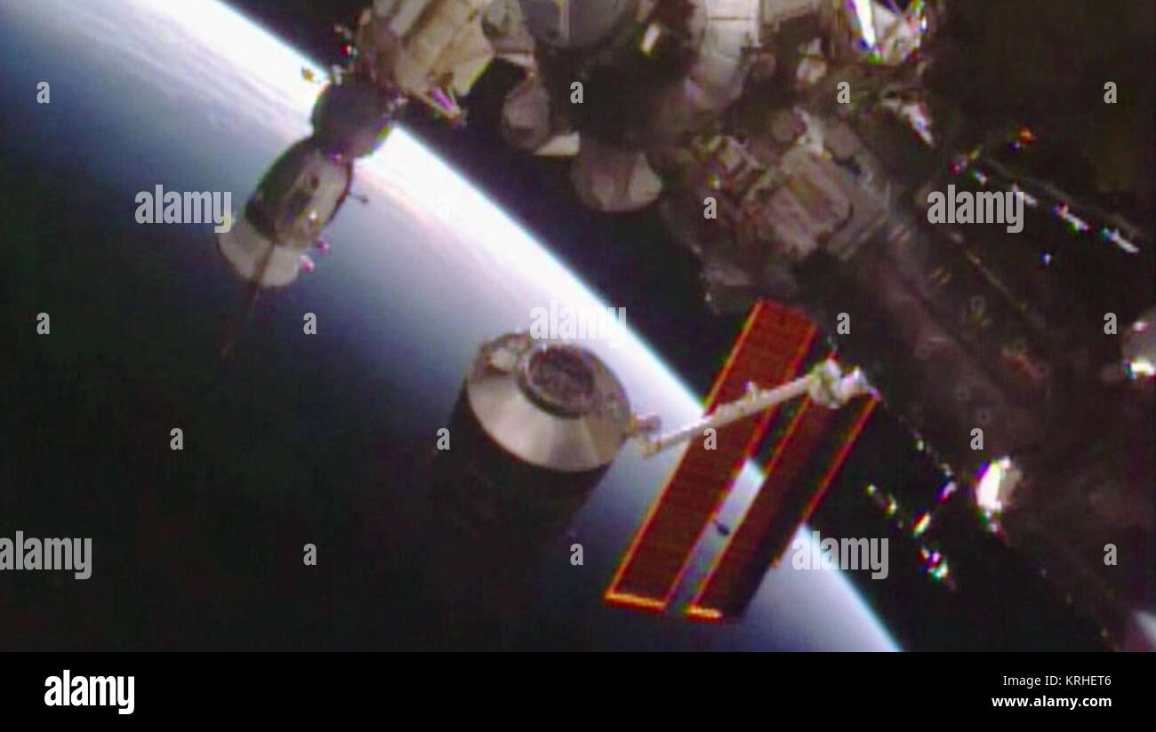 ISS-43 Permanent Multipurpose Module relocation Stock Photo - Alamy