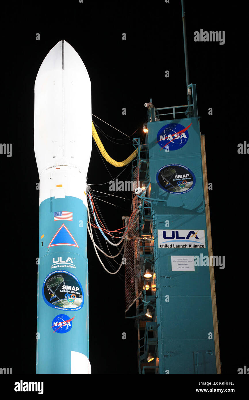 Delta II with SMAP at VAFB SLC-2 (KSC-2015-1226 Stock Photo - Alamy