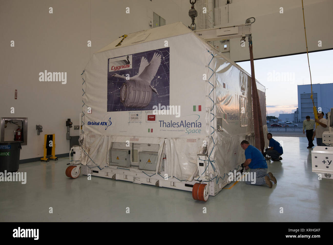 Cygnus cargo module hi-res stock photography and images - Alamy