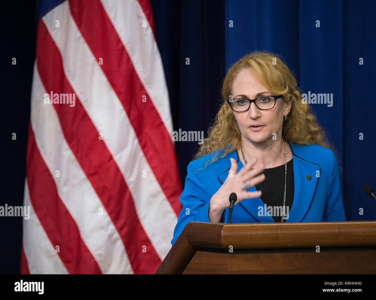 News science women hi-res stock photography and images - Alamy