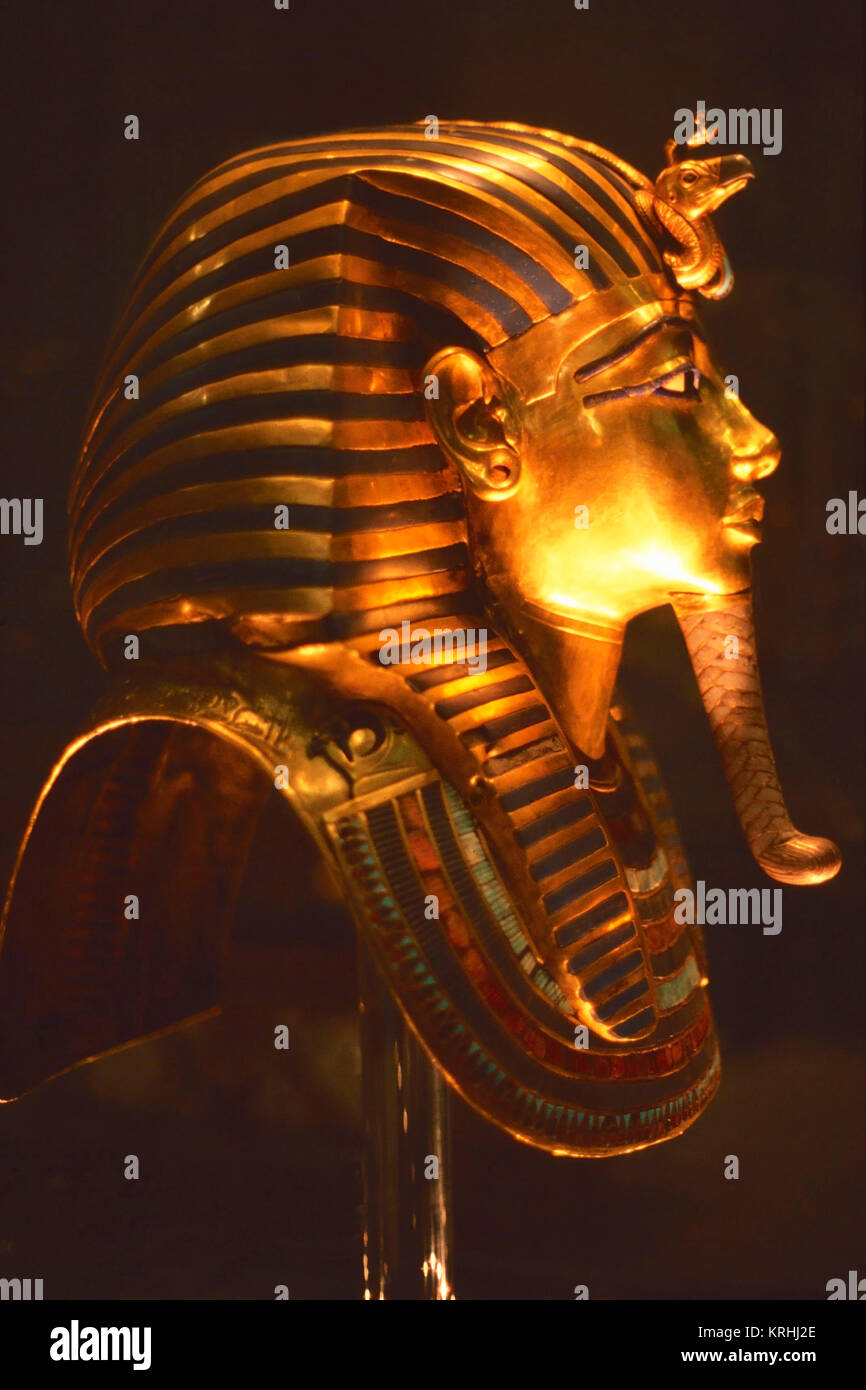 Tutankhamun death mask hi-res stock photography and images - Alamy