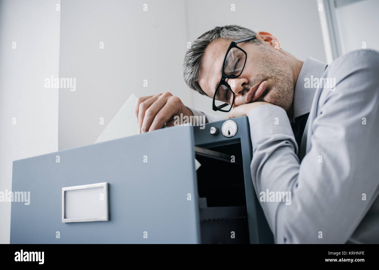 Lazy office worker hi-res stock photography and images - Alamy