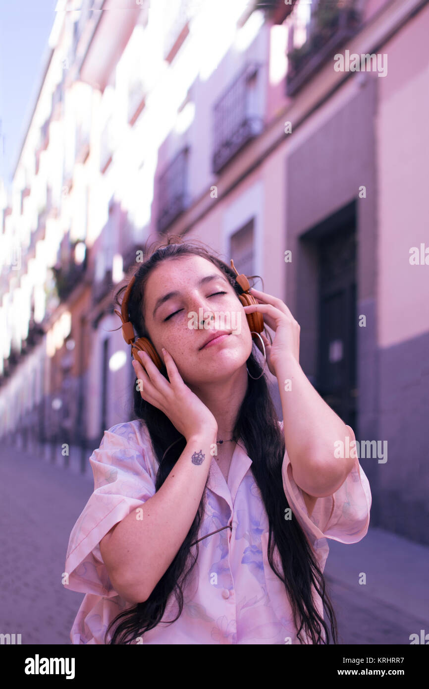 portrait young woman listen music Stock Photo - Alamy