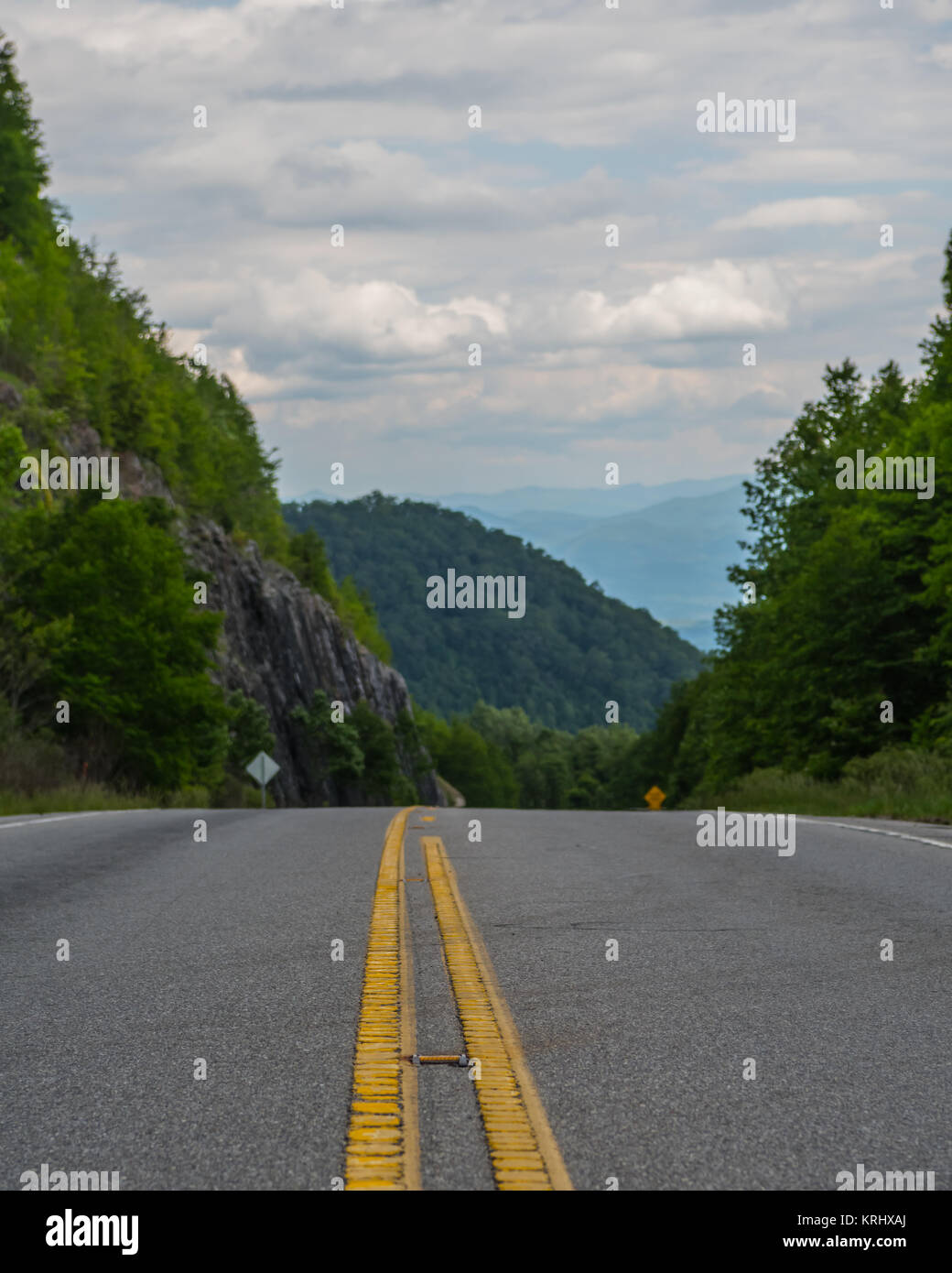 Crest of the Mountain Road as it heads down steep slope Stock Photo - Alamy