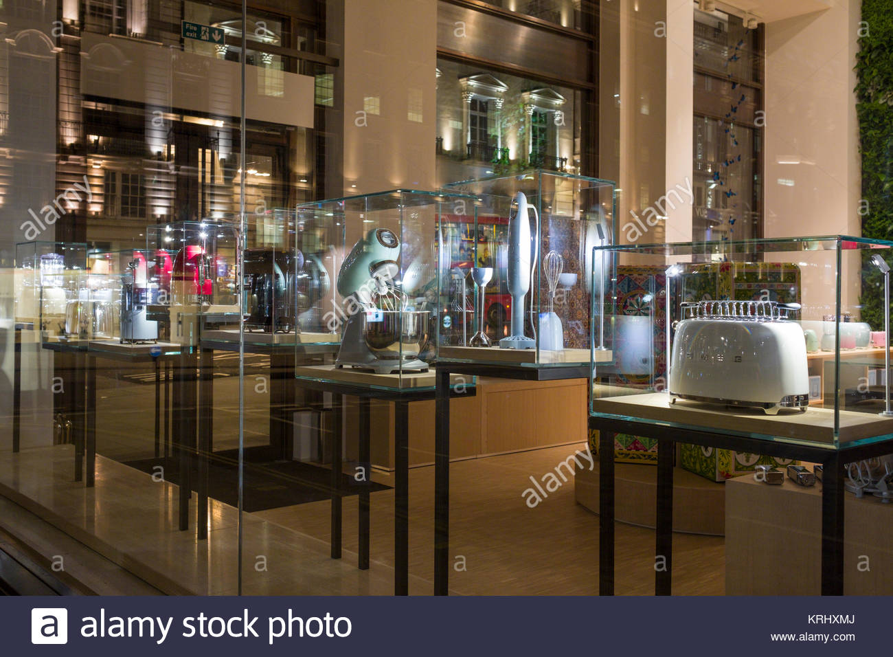 Showroom Windows High Resolution Stock Photography and Images - Alamy