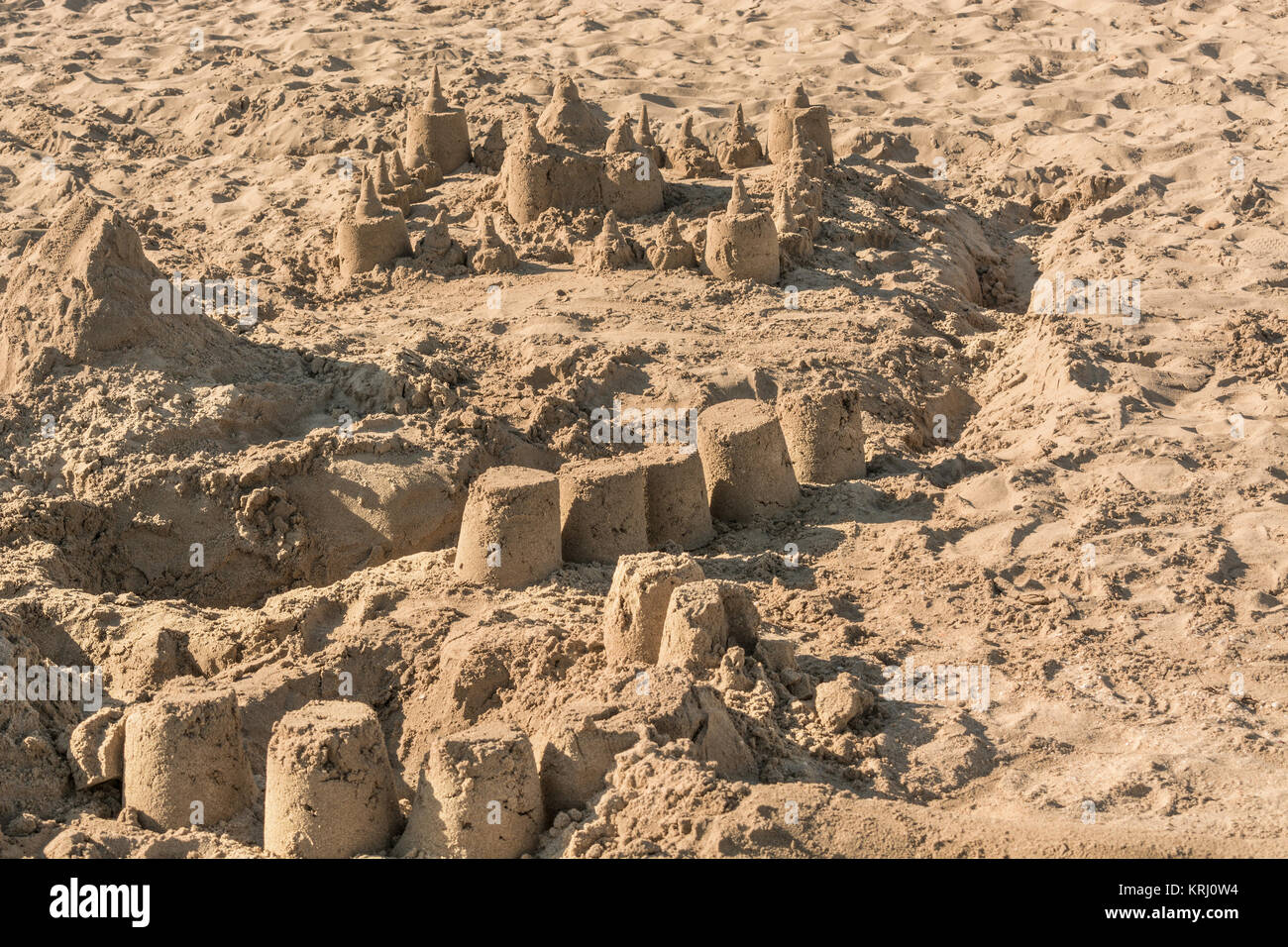 Kleine Sandburg an einem Strand in Spanien Stock Photo - Alamy