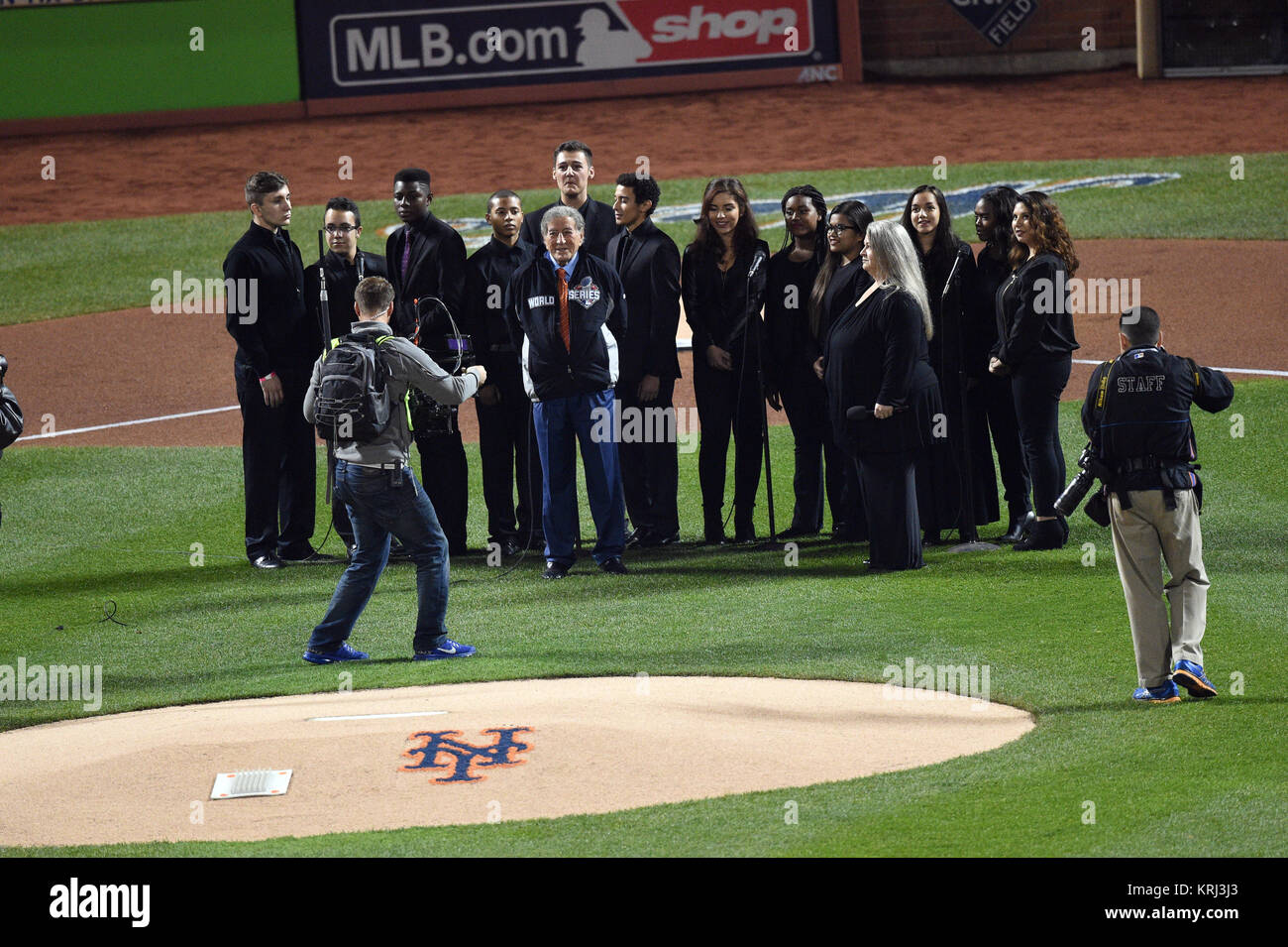 NEW YORK, NY - OCTOBER 30: (Embargoed to November 4, 2015) Tony Bennett ...